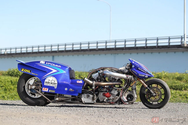 ドラッグレースの1／4マイルで5秒台を目指す 3100cc・1200馬力を叩き出すスーパーチャージャーを備えたモンスターマシン | バイクのニュース