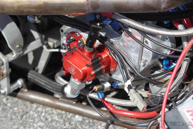 ドラッグレースの1／4マイルで5秒台を目指す 3100cc・1200馬力を叩き出すスーパーチャージャーを備えたモンスターマシン | バイクのニュース