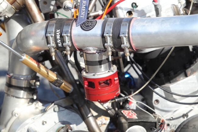 ドラッグレースの1／4マイルで5秒台を目指す 3100cc・1200馬力を叩き出すスーパーチャージャーを備えたモンスターマシン | バイクのニュース