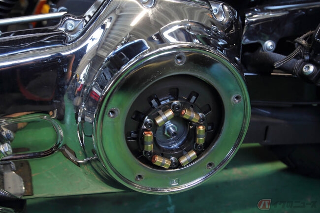 ドラッグレースの1／4マイルで5秒台を目指す 3100cc・1200馬力を叩き出すスーパーチャージャーを備えたモンスターマシン | バイクのニュース